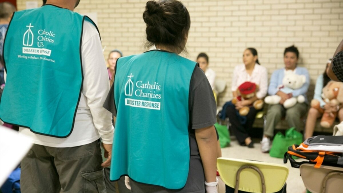 Aid Groups, Volunteers Help US with Immigrant Crisis