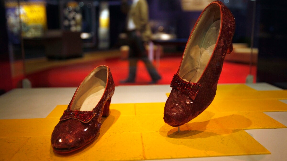 FBI: Stolen Ruby Slippers Worn in 'Wizard of Oz' Recovered