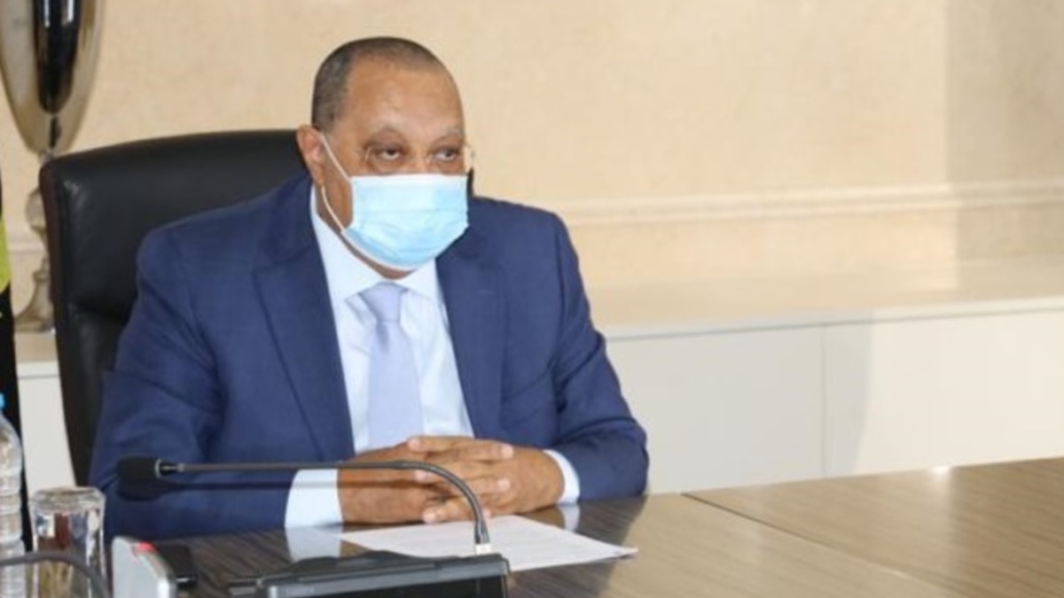 Presidente angolano reconduz Hélder Pitta Gróz no cargo de Procurador ...