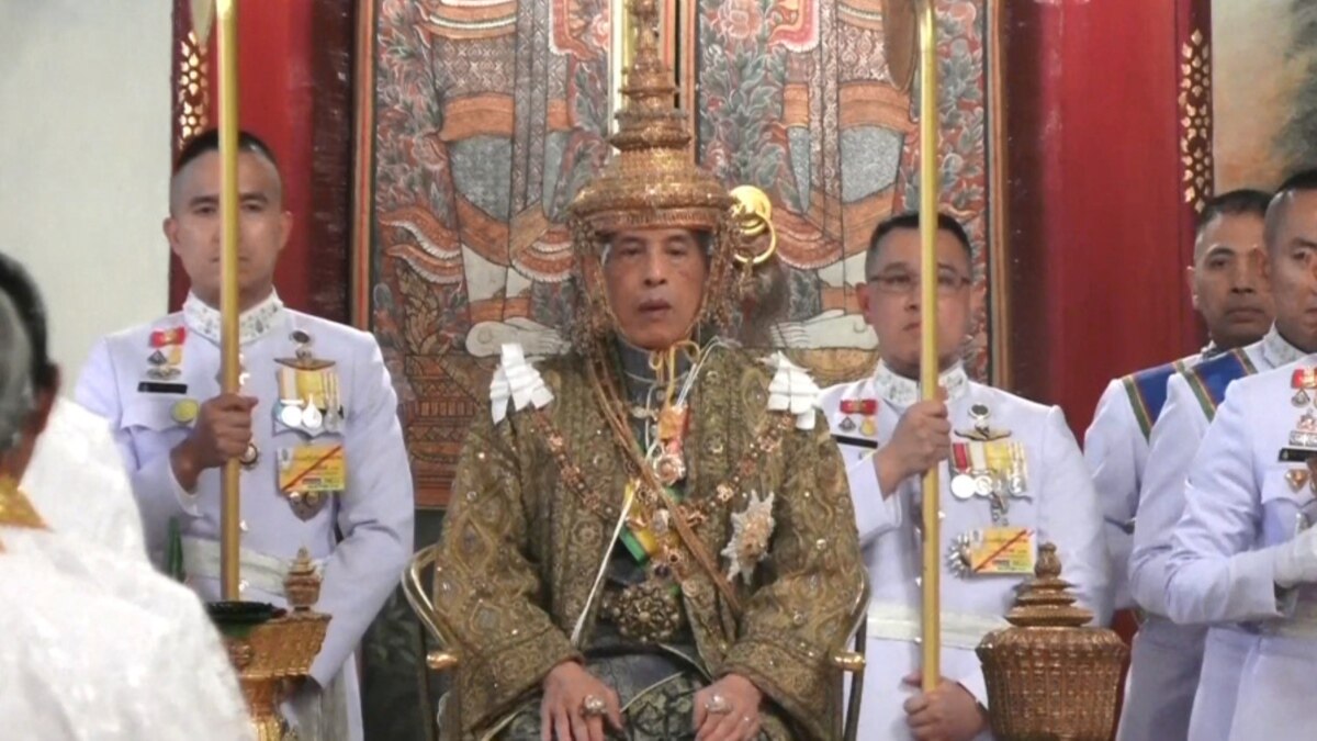 Thai King Officially Crowned, Cementing Royal Authority