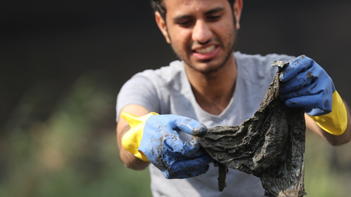 Young Egyptians Trudge Through Mud to Clean Up Nile