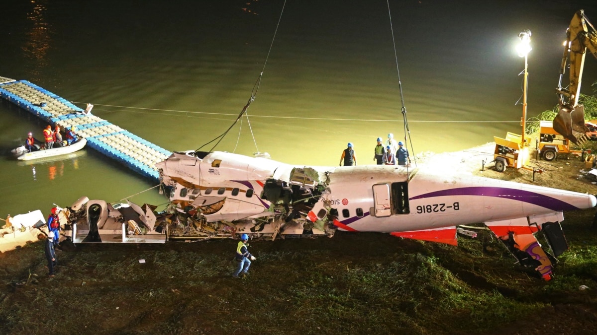 Search for Missing Continues After Taiwan Plane Crash Kills 32