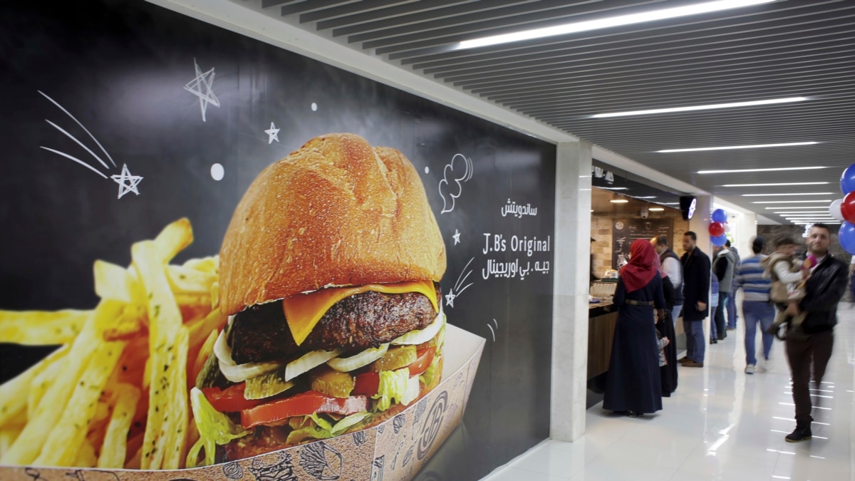 Gazans Excited Over Territory's New Indoor Mall