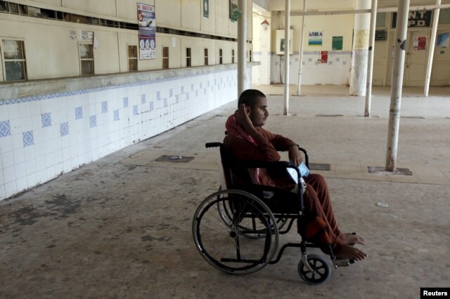 Pakistani Teenager Overcomes Disability with His Feet