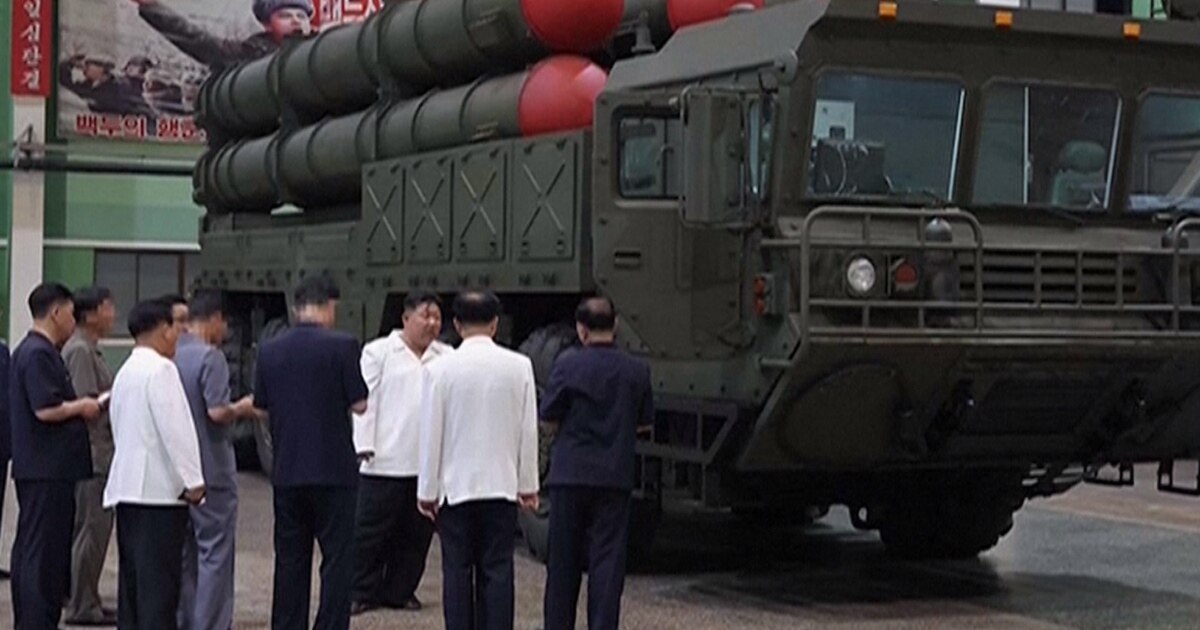 “북한 공개 12축 발사대, ICBM 역량 향상 과시용 … 중∙러 도움 가능성”