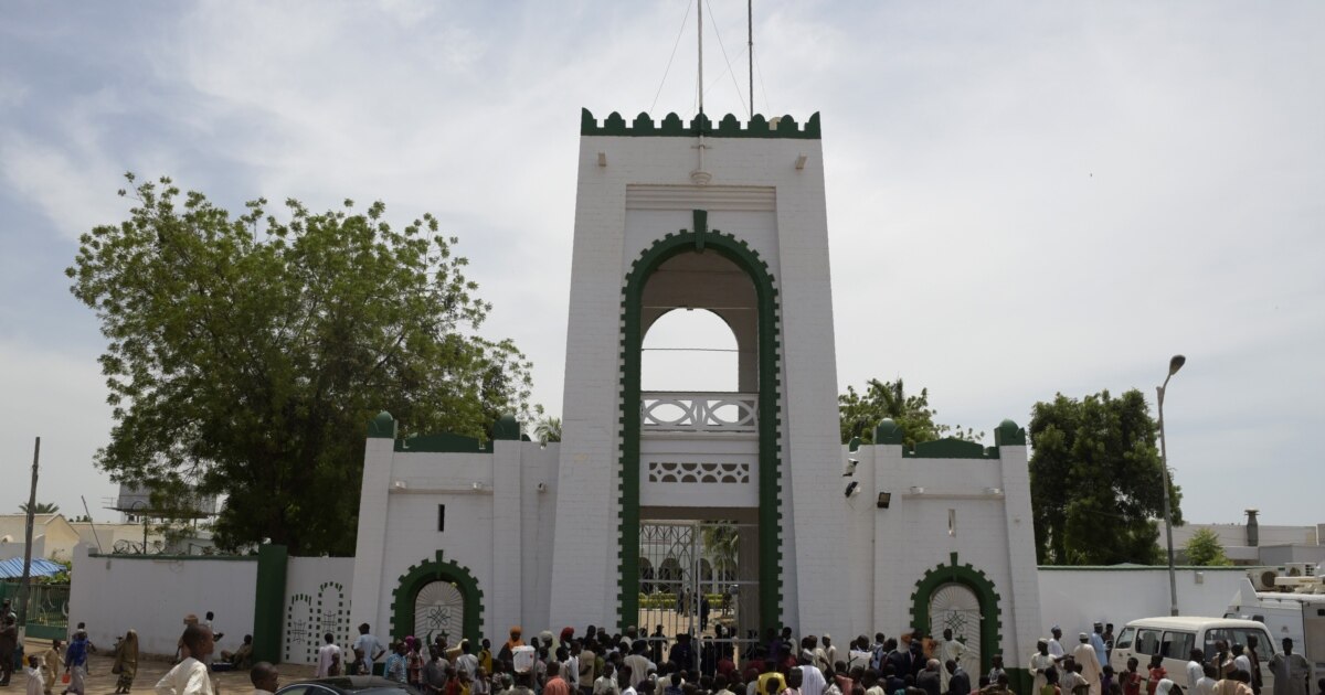 Wasu Sarakuna Da Ake Zargi Da Tsoma Baki A Al'amuran Siyasa Na Dakon ...