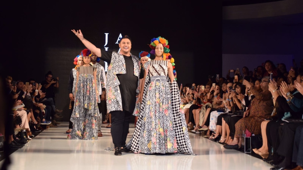 Koleksi 5 Desainer Indonesia Tampil di 'Los Angeles Fashion Week'