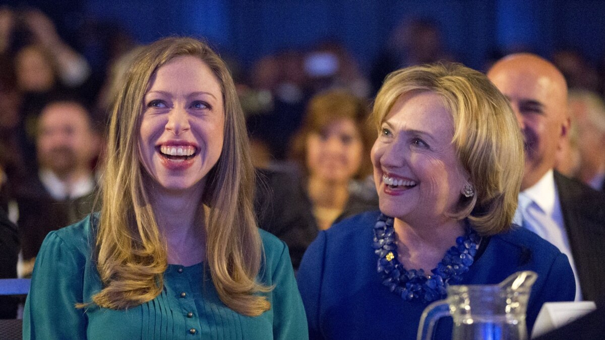 Chelsea Clinton y Jenna Bush, nuevas socias de equipo de fútbol femenino