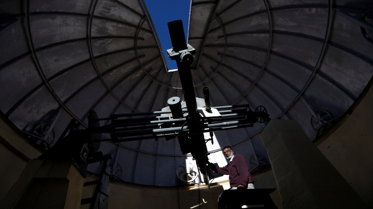 At Indian Observatory, Family Records Daily Life of the Sun