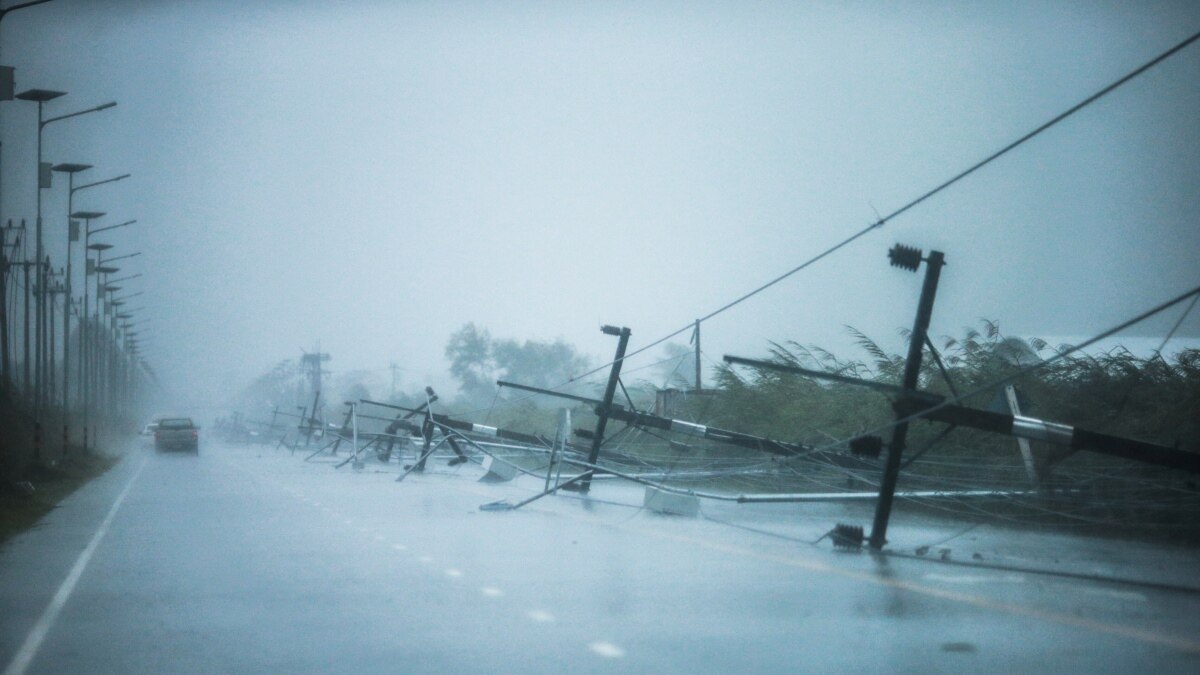 First Tropical Storm in Decades Lashes Thailand