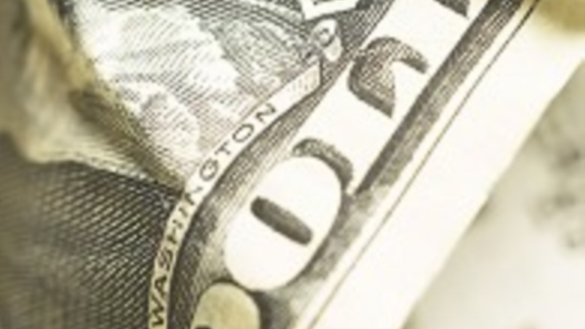 US Consumer Confidence Falls