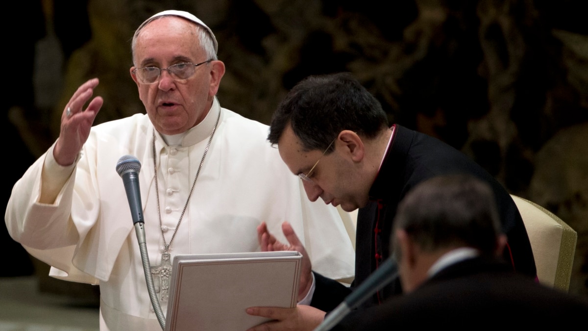 Pope Seeks to Clarify Breeding 'Like Rabbits' Remark