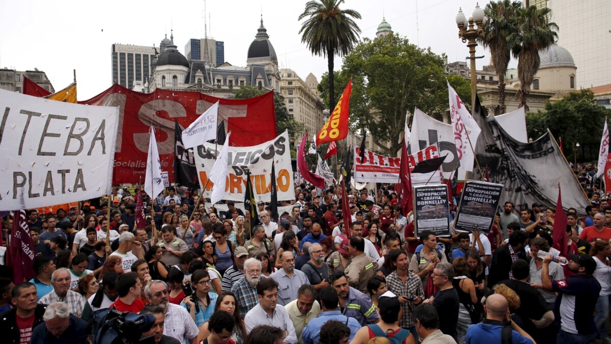 Inflation Casts Long Shadow as Argentina's Macri Tries to Fix Economy