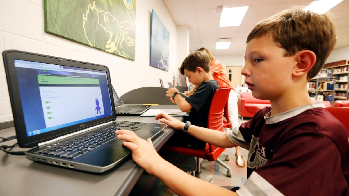 Three Million US Students Lack Home Internet