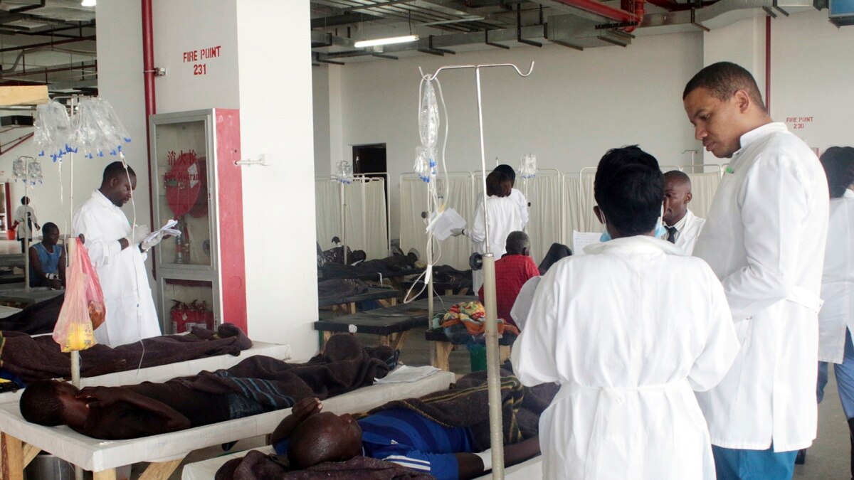 Zimbabweans Flood Zambian Hospitals