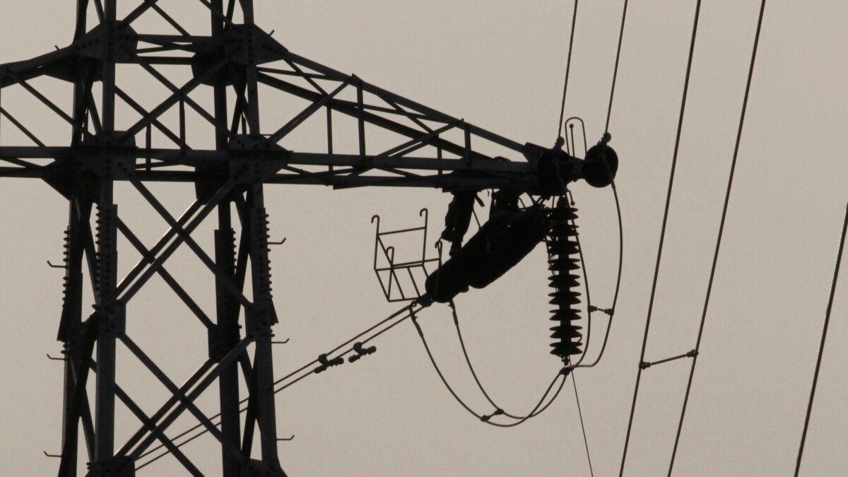 Poor Electricity and Labor Force Hurting Economy, Report Says