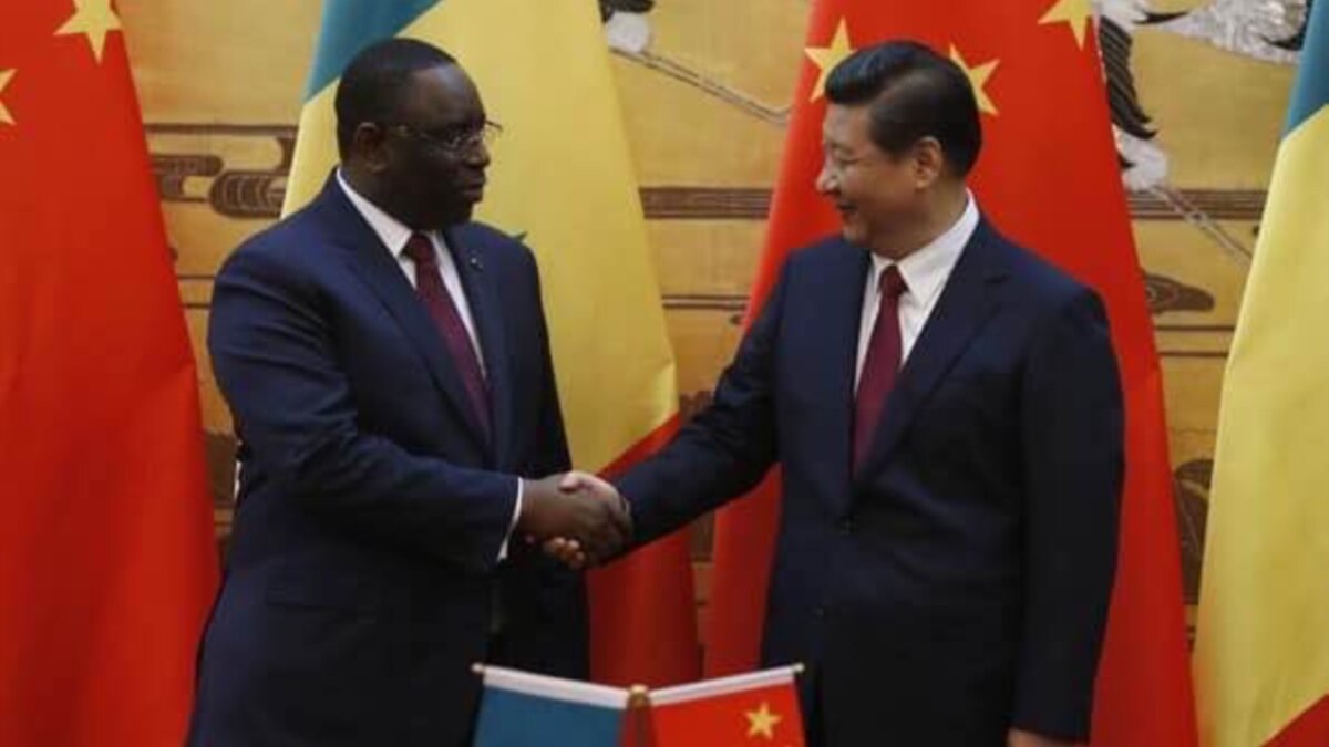 Presidenti kinez Xi Jinping fillon një turne afrikan Presidenti kinez Xi Jinping fillon një turne afrikan