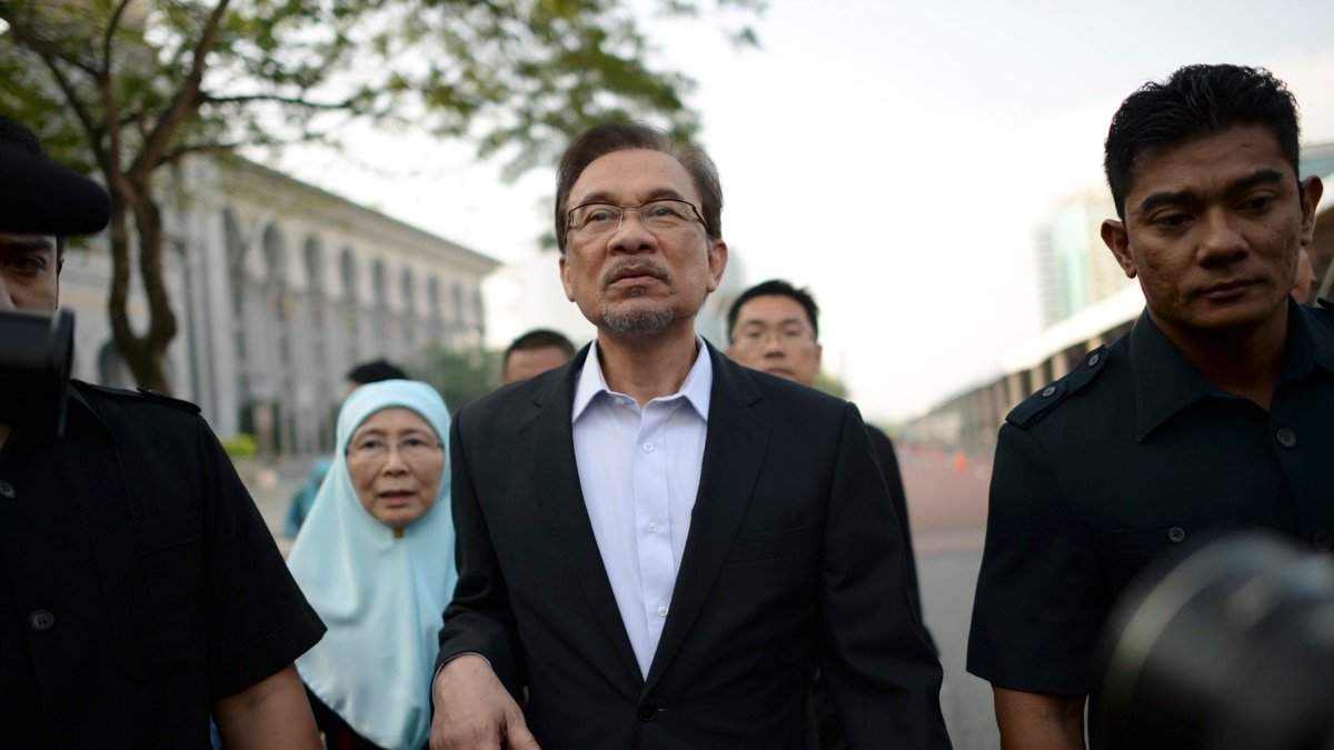 Malaysia's Top Court Hears Final Appeal for Anwar Ibrahim Malaysia's Top Court Hears Final Appeal for Anwar Ibrahim