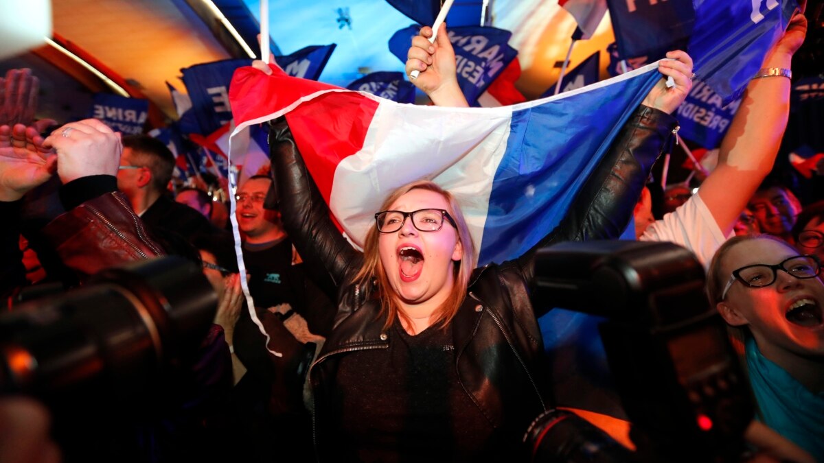 Macron Le Pen Head To Runoff In French Presidential Race