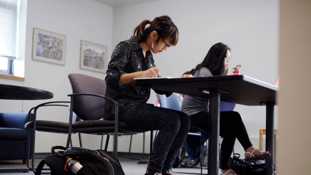 Transgender College Students More Likely to Struggle with Mental Health