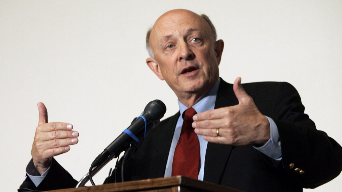 Ex director de la CIA se une a las filas de Trump