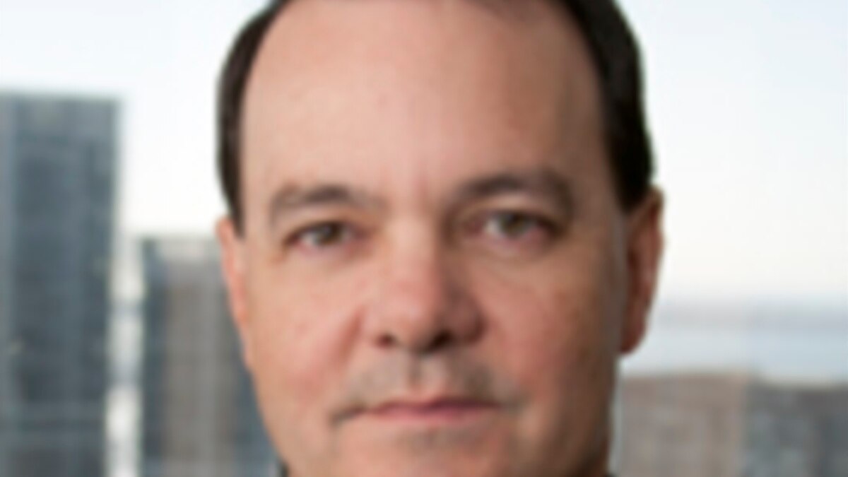 Robert Macaulay dialoga sobre la Corte Suprema y las ordenes ejecutivas