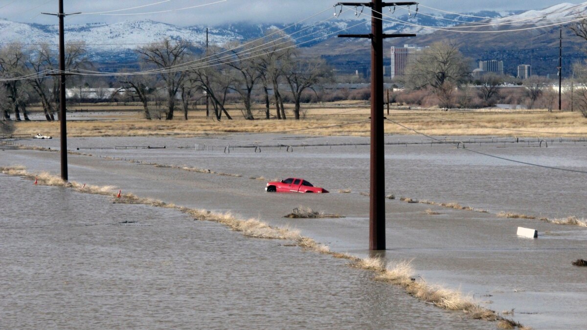 Dangerous Blizzard, Flooding As New Storm Hits California Dangerous Blizzard, Flooding As New Storm Hits California