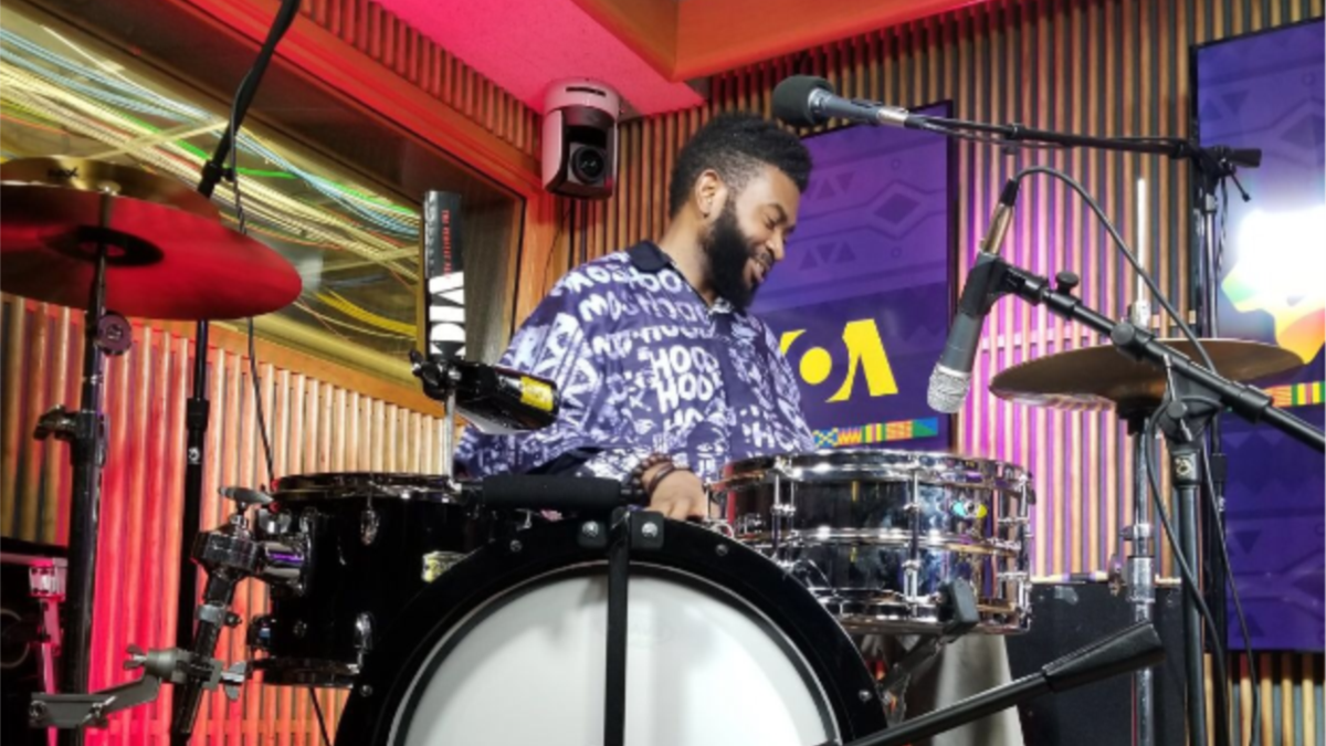 Tosin Live - Music Time in Africa