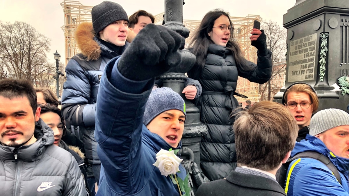 Thousands March in Opposition Rallies Across Russia