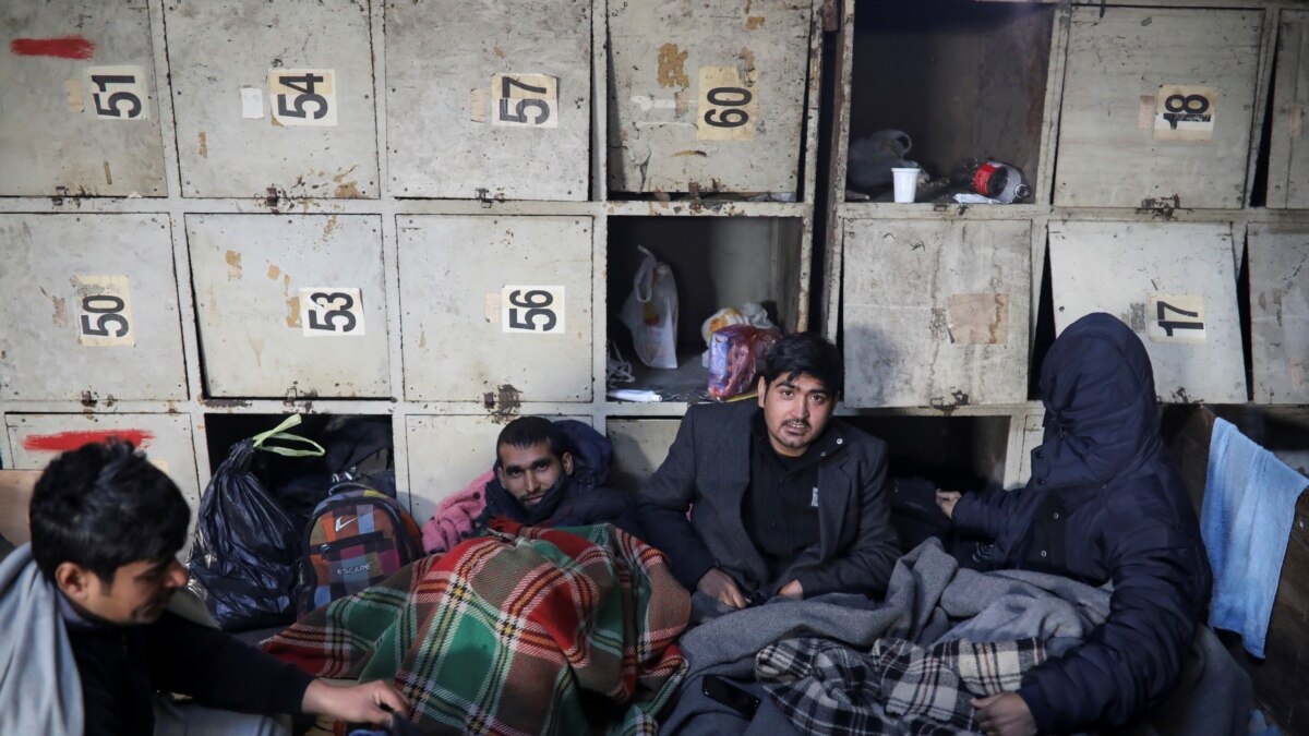 More Migrants Homeless in Serbia as Winter Closes In