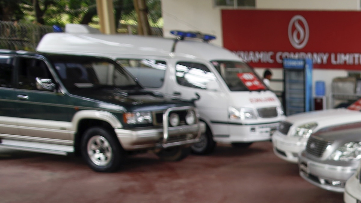 Posh Cars Dominate Zimbabwe Streets as Nation's Economy Crumbles