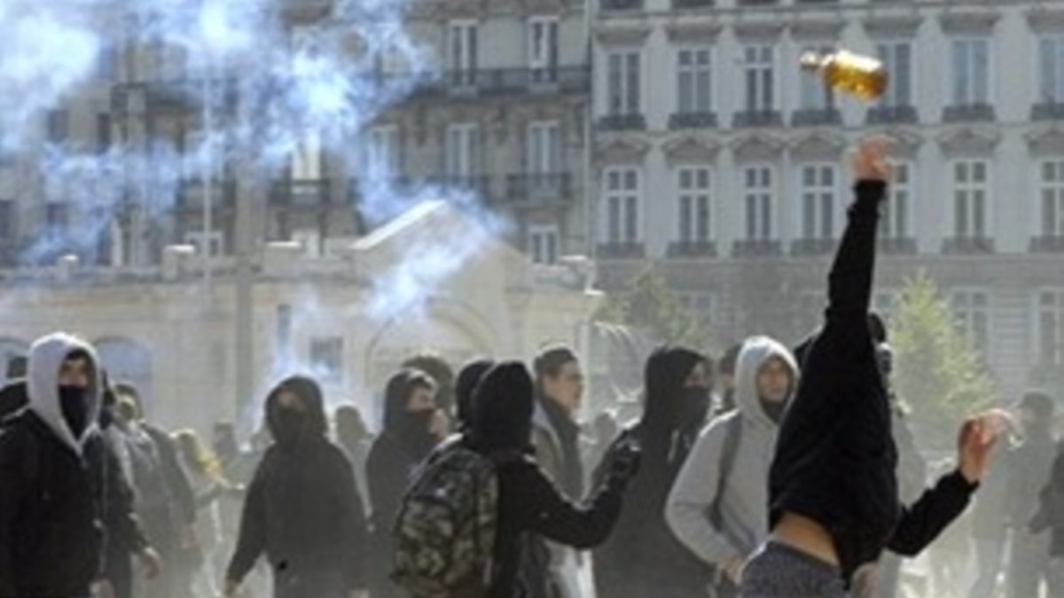 French Government Debates Reforms as Unions Ponder More Strikes