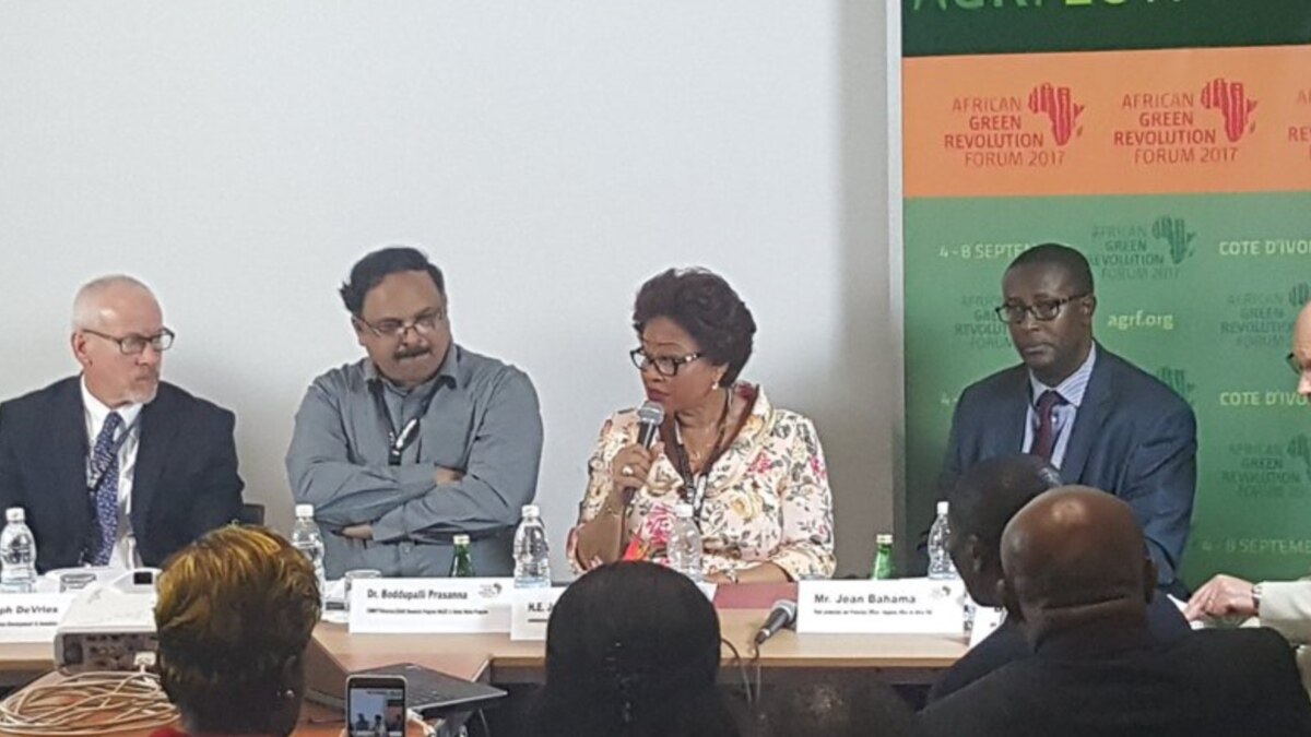 "África deve falar a uma só voz", defende Josefa Sacko, comissária da UA