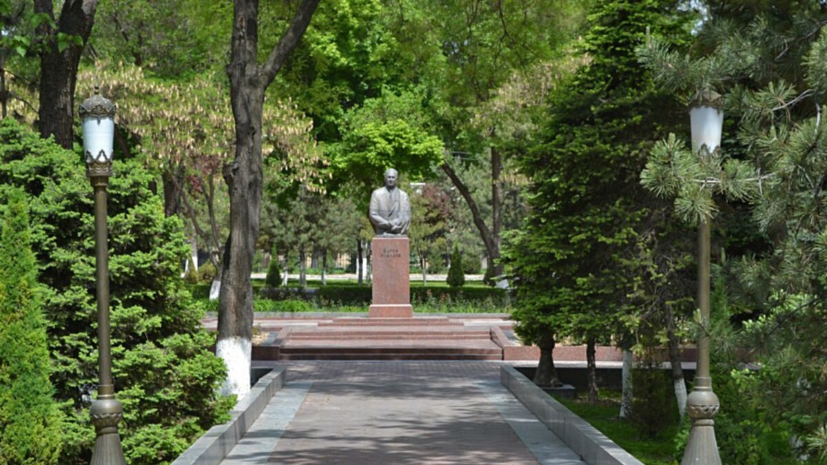 O'zbekistonda Sharof Rashidov nomi abadiylashtirilmoqda