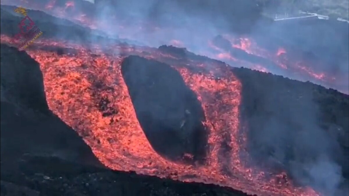 Aliran Lava Gunung Berapi di La Palma Capai Samudra Atlantik