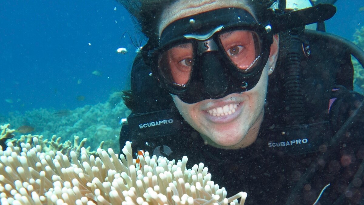 Marine Biologist Rewrites Science for Children