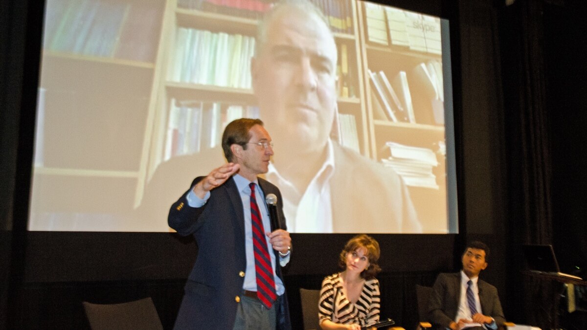 VOA Director Moderates Panel Discussion on Social Media