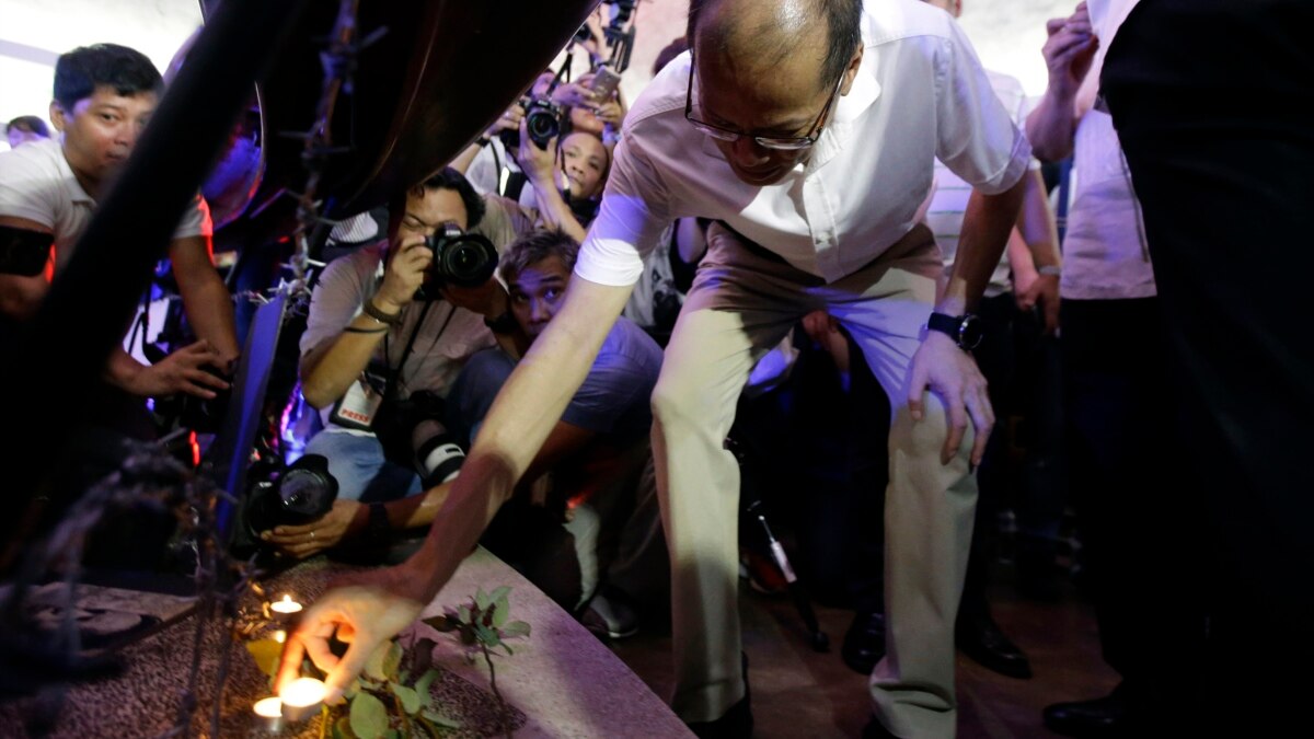 Thousands Protest Duterte, Martial Law in Philippines