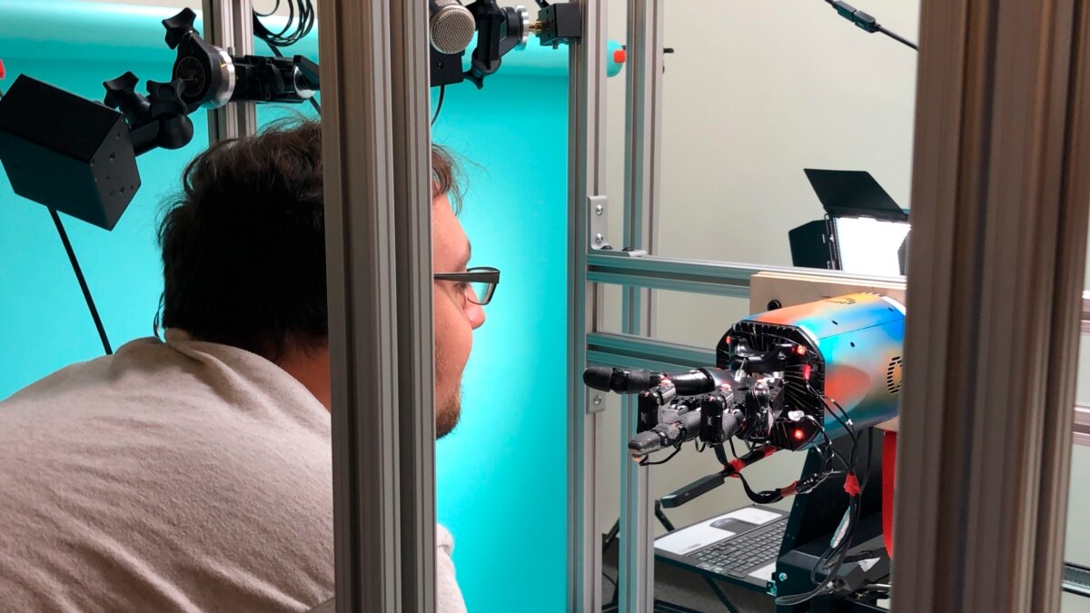 Software Teaches Robot Hand How to Move in the Real World