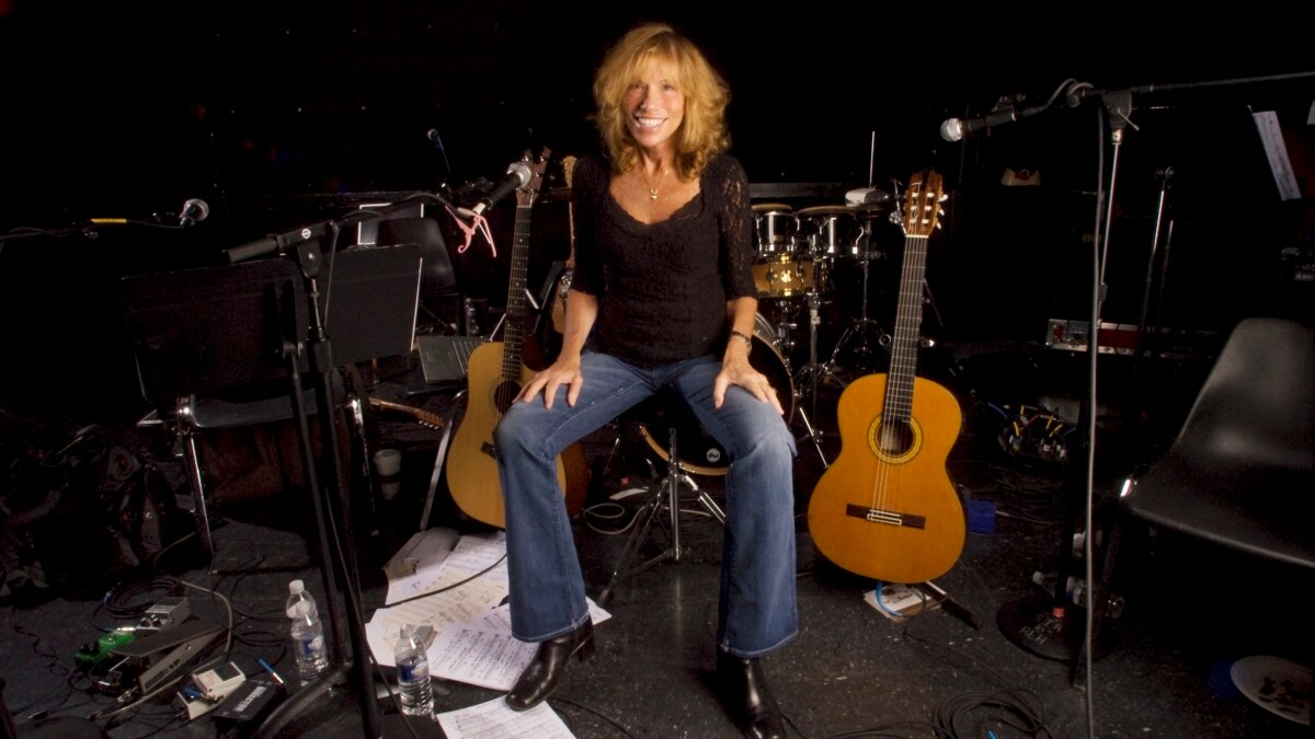 Who's ‘So Vain’? Singer Carly Simon Reveals One Mystery Man