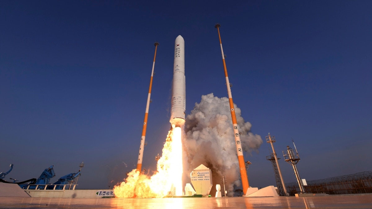 한국, 첫 독자 기술 우주발사체 '누리호' 발사 성공