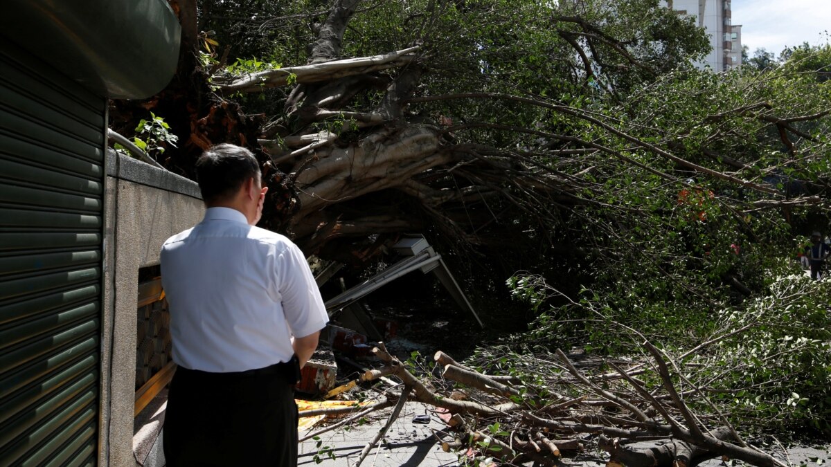 Typhoon Injures 81 in Taiwan as 2nd Storm Bears Down