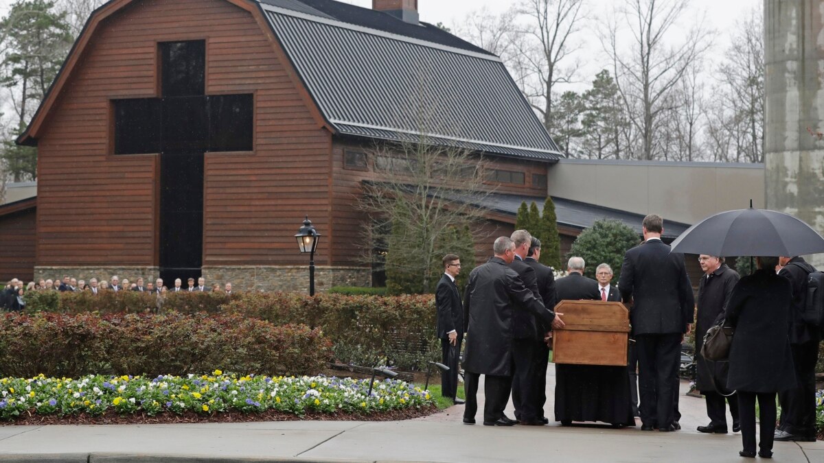 Mourners Claim Seats Hours Ahead of Billy Graham Funeral