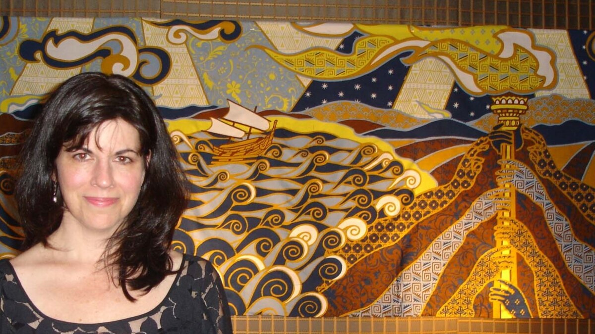 Seniman Donna Backues Lestarikan Batik Indonesia di Amerika