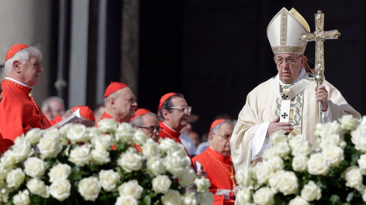 Pope Celebrates Easter Mass in Packed St. Peter’s Square
