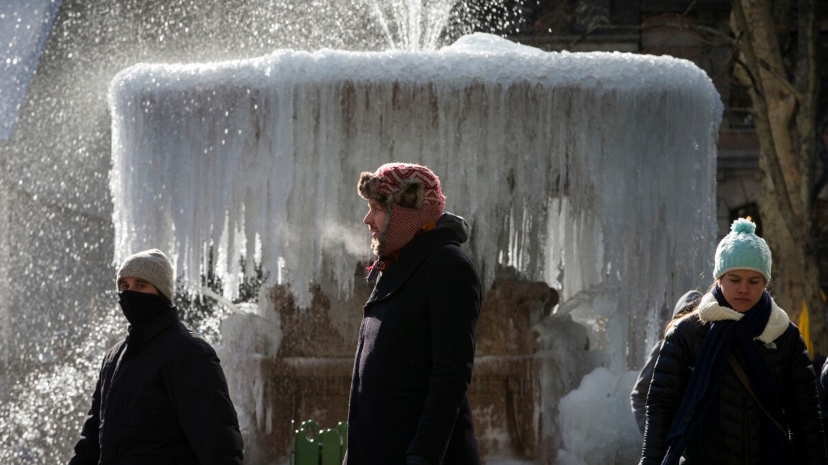 Record-Breaking Cold Closes US Schools, Cancels Flights