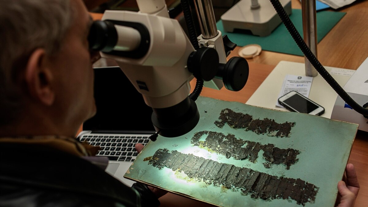 Technique May Help Decipher Scrolls Charred by Vesuvius