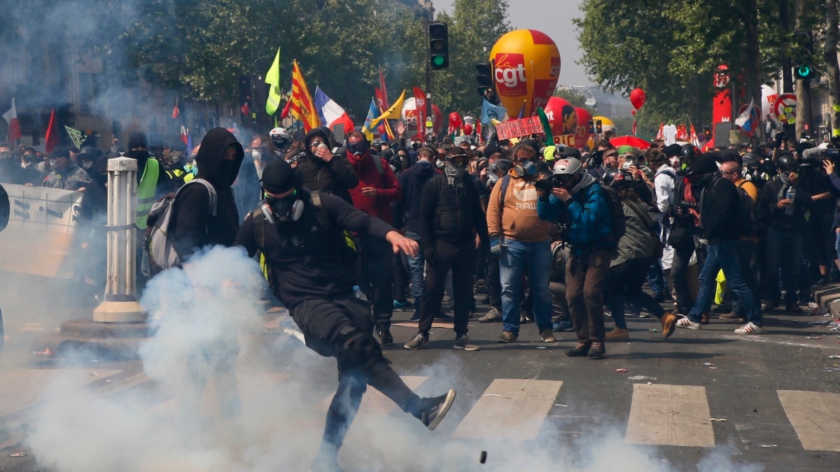 French Police Clash With May Day Protesters on Paris Streets