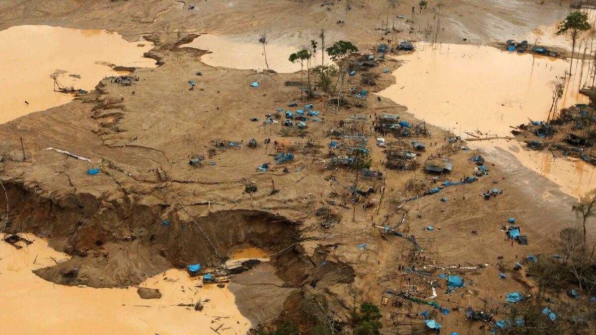 Gold Output From Peru Illegal Miners Surges After Crackdown Eases