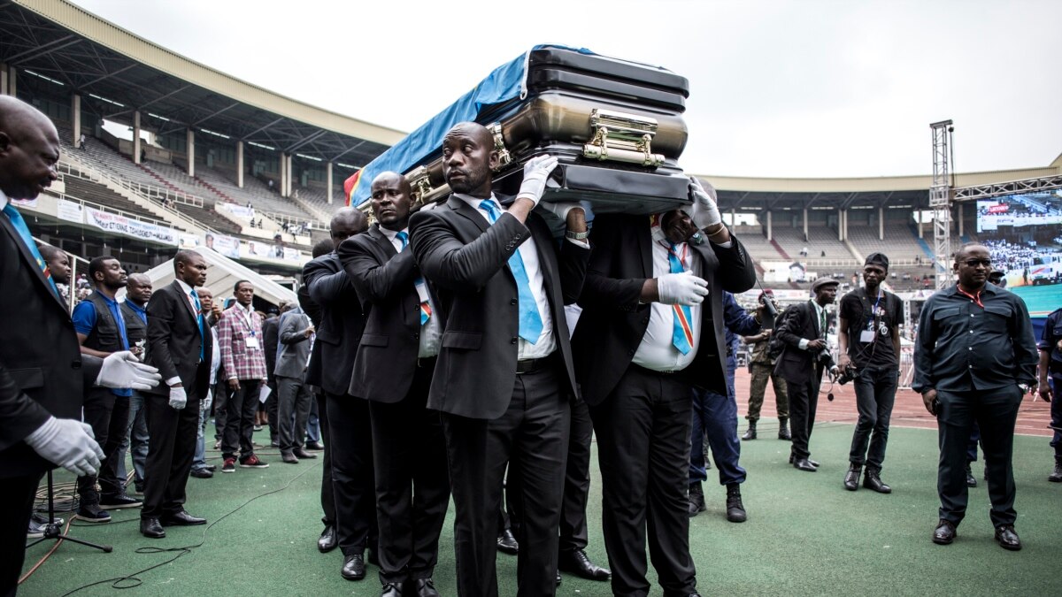 Etienne Tshisekedi enfin inhumé en présence de son fils président en RDC Etienne Tshisekedi enfin inhumé en présence de son fils président en RDC